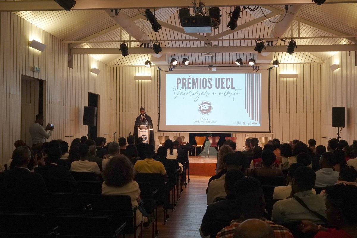 Entrega de prémios da União dos Estudantes Cabo-verdianos em Lisboa na ... Entrega de prémios da União dos Estudantes Cabo-verdianos em Lisboa na ...