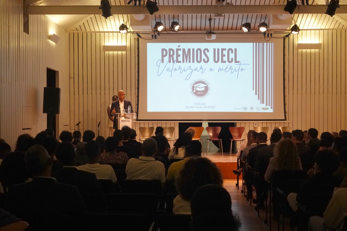Entrega de prémios da União dos Estudantes Cabo-verdianos em Lisboa na ... Entrega de prémios da União dos Estudantes Cabo-verdianos em Lisboa na ...