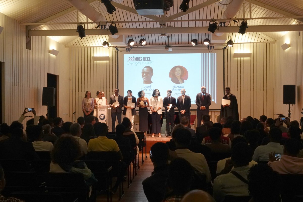 Entrega de prémios da União dos Estudantes Cabo-verdianos em Lisboa na ... Entrega de prémios da União dos Estudantes Cabo-verdianos em Lisboa na ...